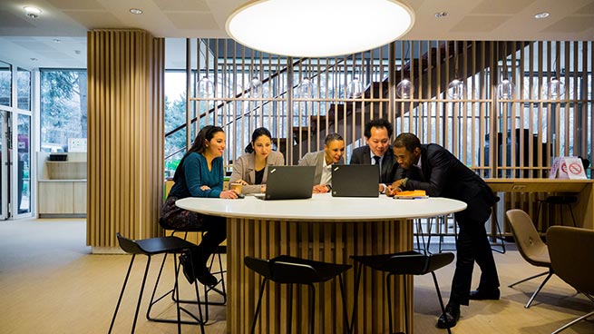 Auditeur financier : comprendre le métier | PwC Carrières